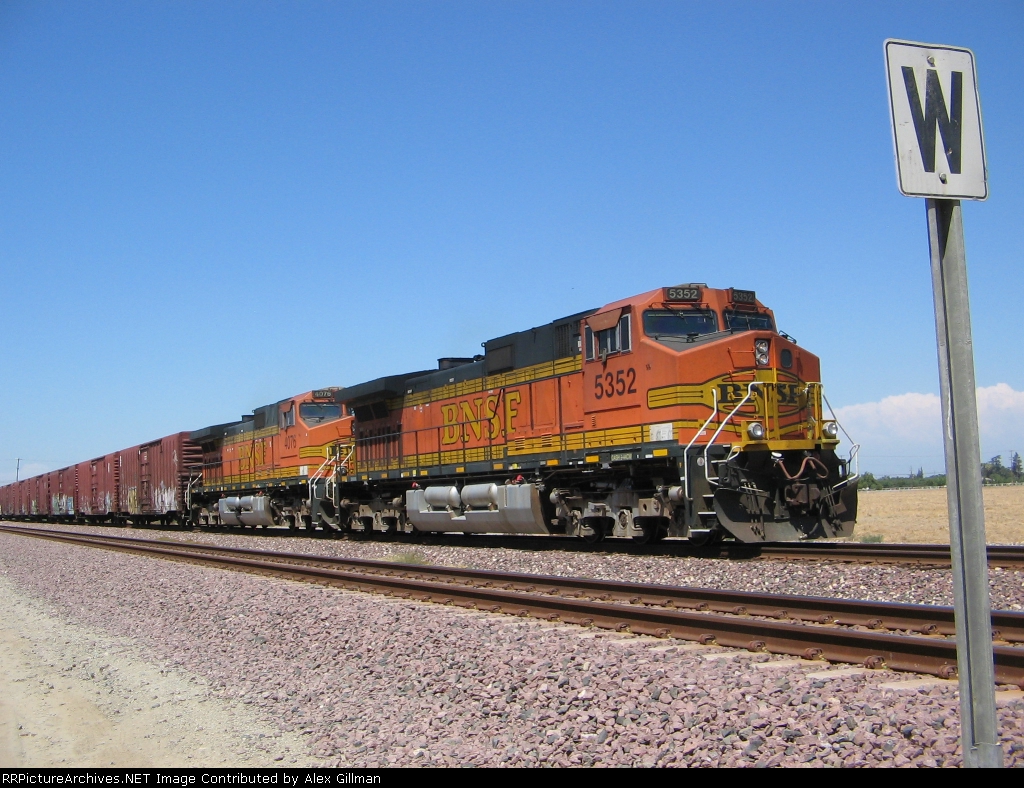 BNSF 5352 Westbound